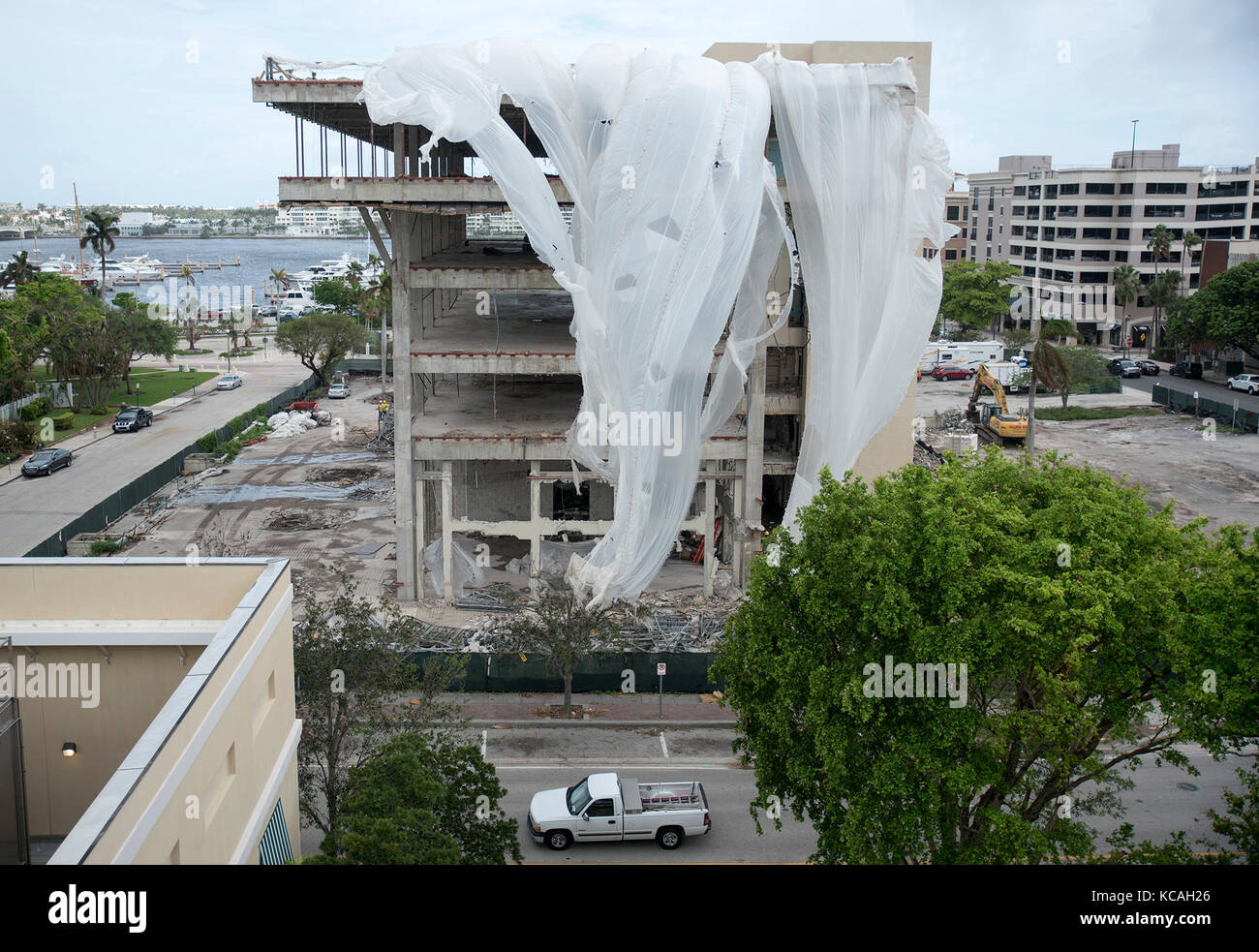 Tarp on construction site hi-res stock photography and images - Alamy