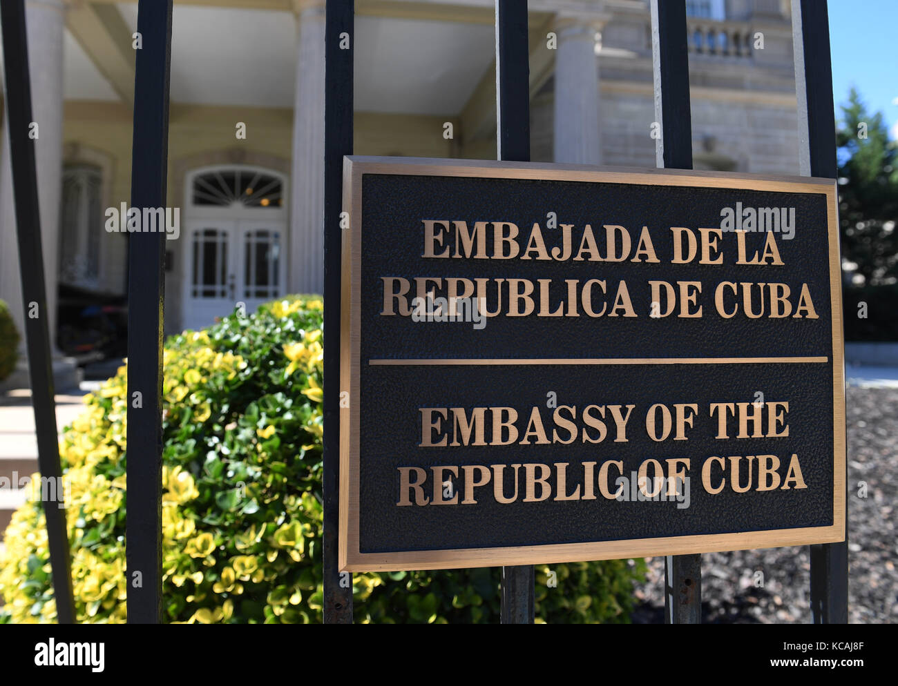 Washington, USA. 3rd Oct, 2017. The doorplate of the Cuban Embassy in ...