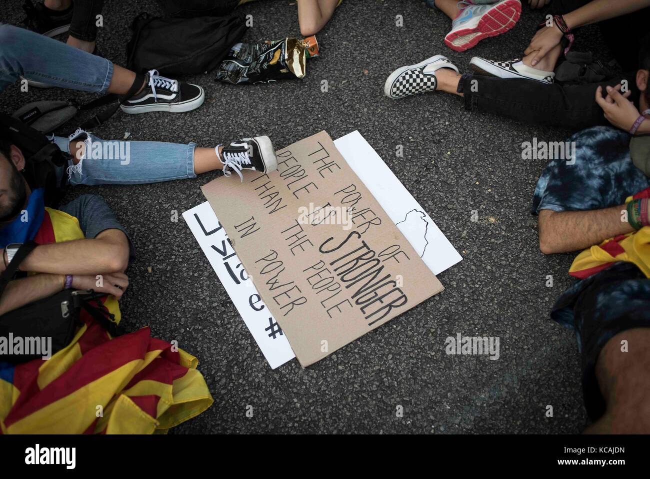 Barcelona, Spain. 02nd Oct, 2017. On October 3th, Barcelona, thousands ...