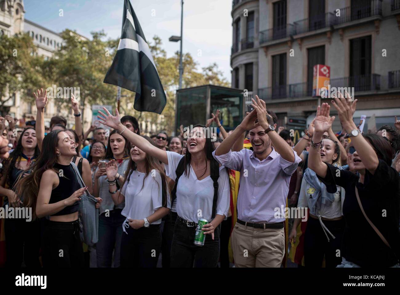 Barcelona, Spain. 02nd Oct, 2017. On October 3th, Barcelona, thousands ...