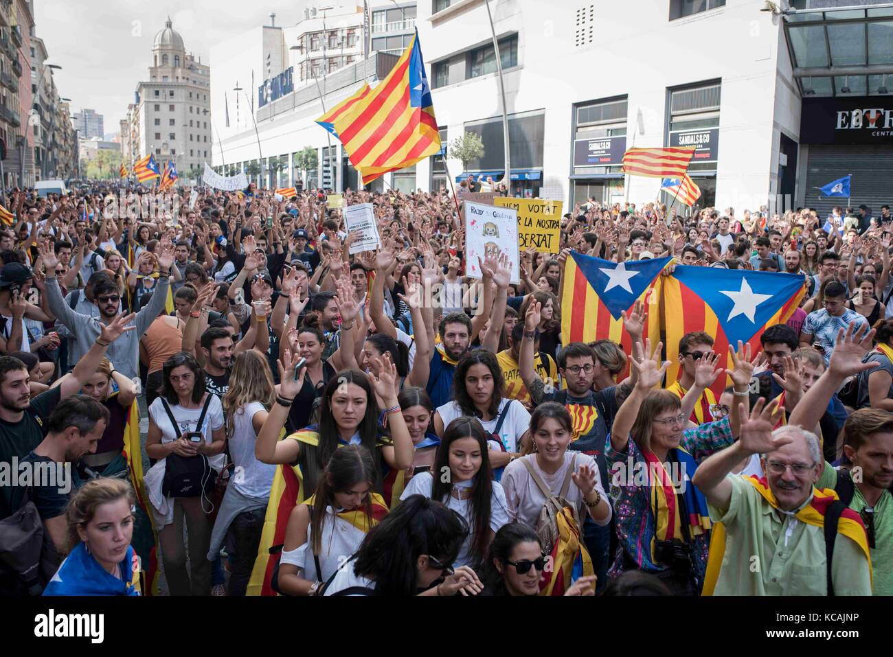 Barcelona, Spain. 02nd Oct, 2017. On October 3th, Barcelona, thousands ...