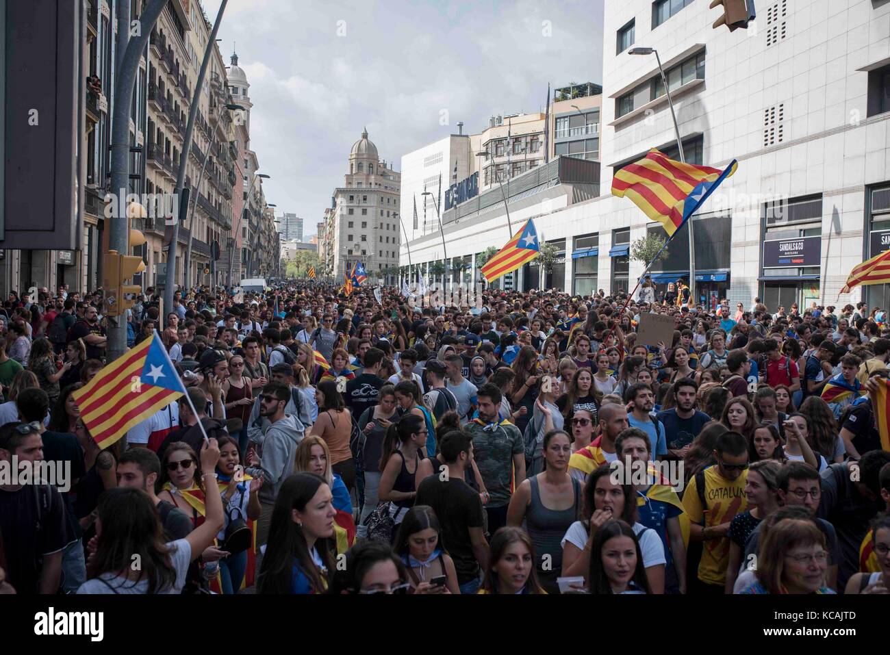 Barcelona, Spain. 02nd Oct, 2017. On October 3th, Barcelona, thousands ...