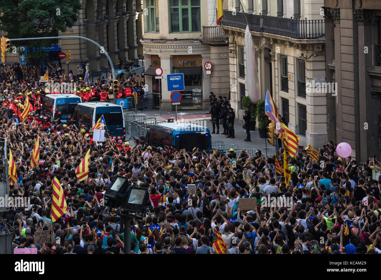 Barcelona, Spain. 3rd Oct, 2017. Catalonia Referendum. Nationalist ...