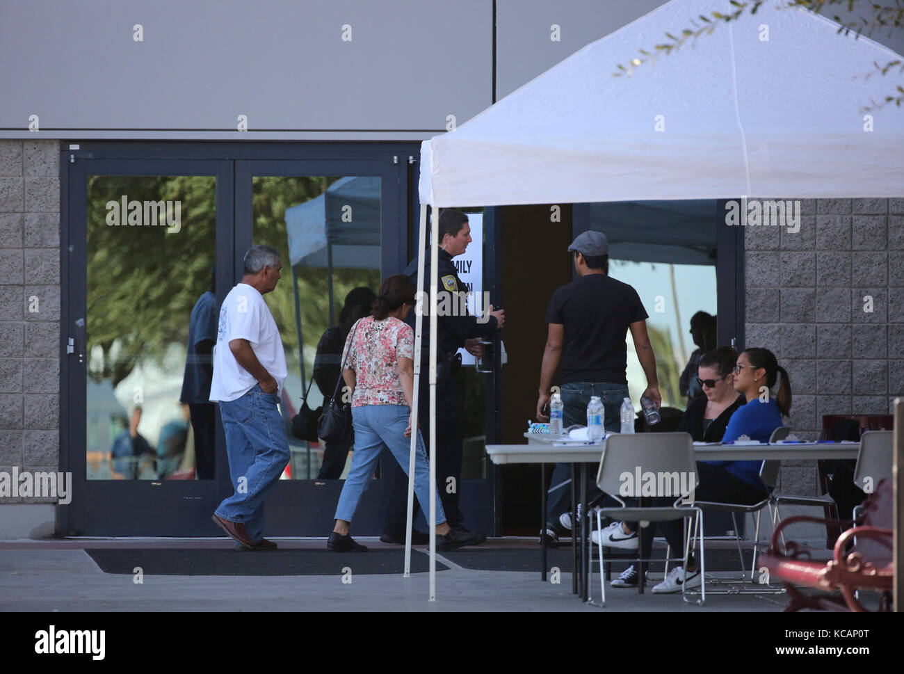 Las Vegas, USA. 3rd Oct, 2017. People enter a reunification center for ...