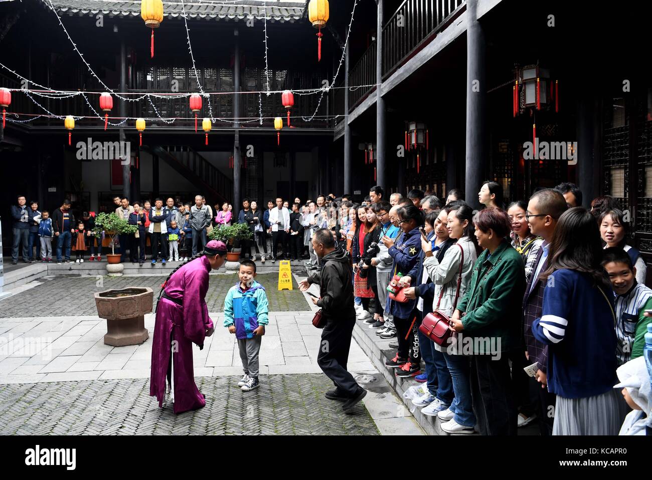 Drama actor hi-res stock photography and images - Alamy