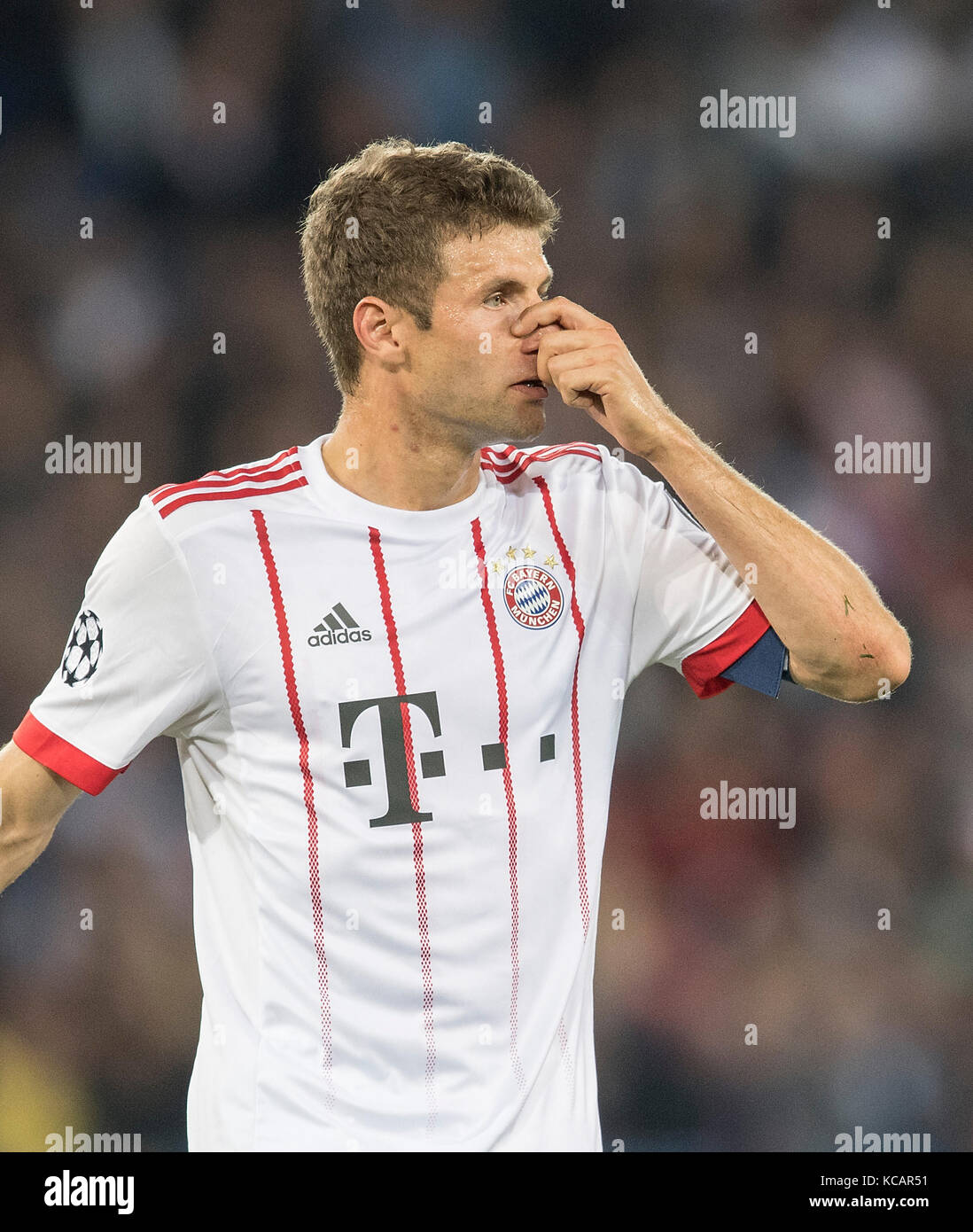 Thomas MUELLER (Muller, M) gesture, gesture, fast sich an die Nase ...
