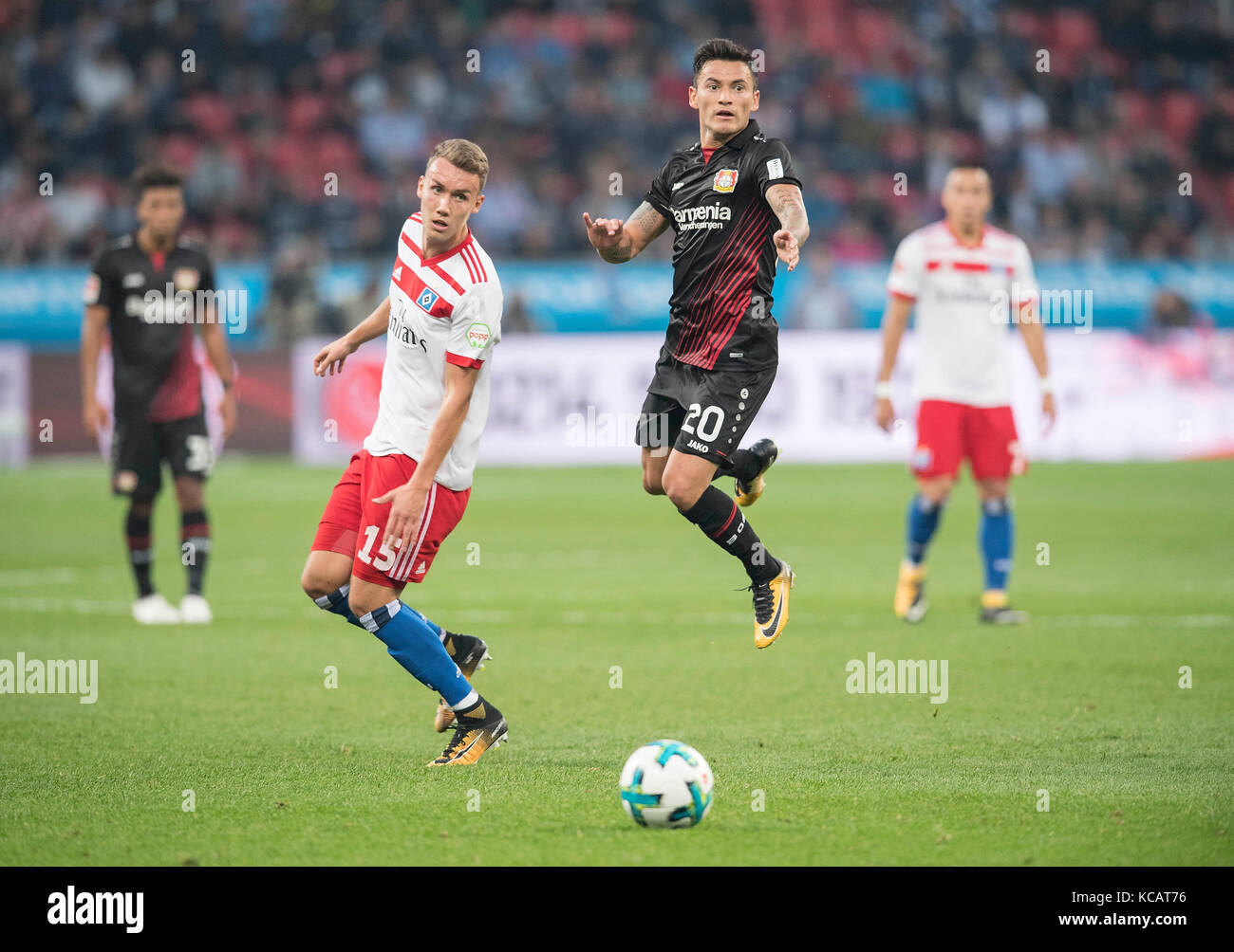 Leverkusen, Deutschland. 24th Sep, 2017. Charles ARANGUIZ r. (LEV) im ...