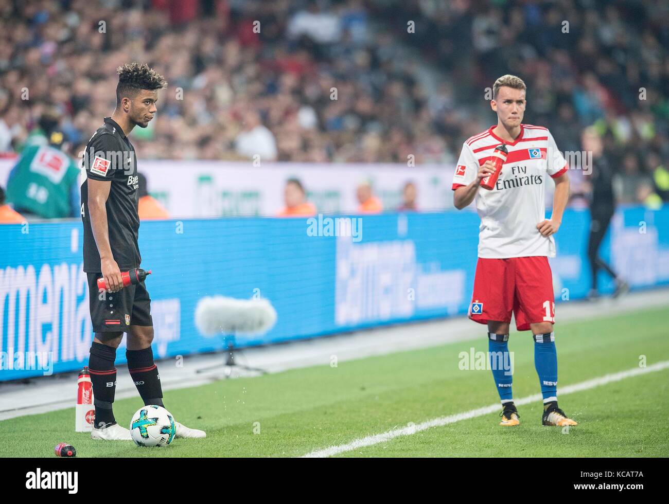 Leverkusen, Deutschland. 24th Sep, 2017. Trinkpause, left to right ...