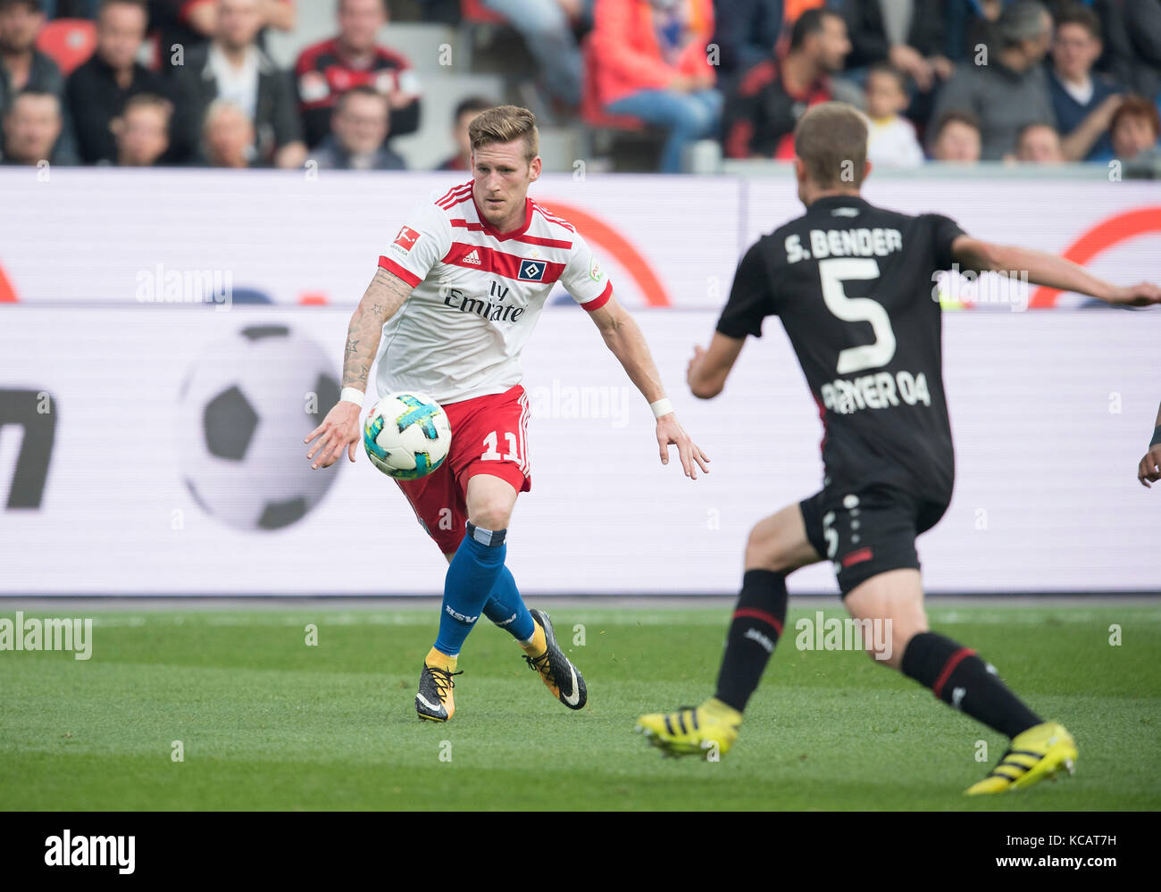 Leverkusen, Deutschland. 24th Sep, 2017. Sven BENDER r. (LEV) im duels ...