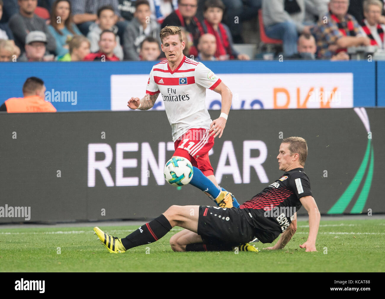 Leverkusen, Deutschland. 24th Sep, 2017. Sven BENDER r. (LEV) im duels ...