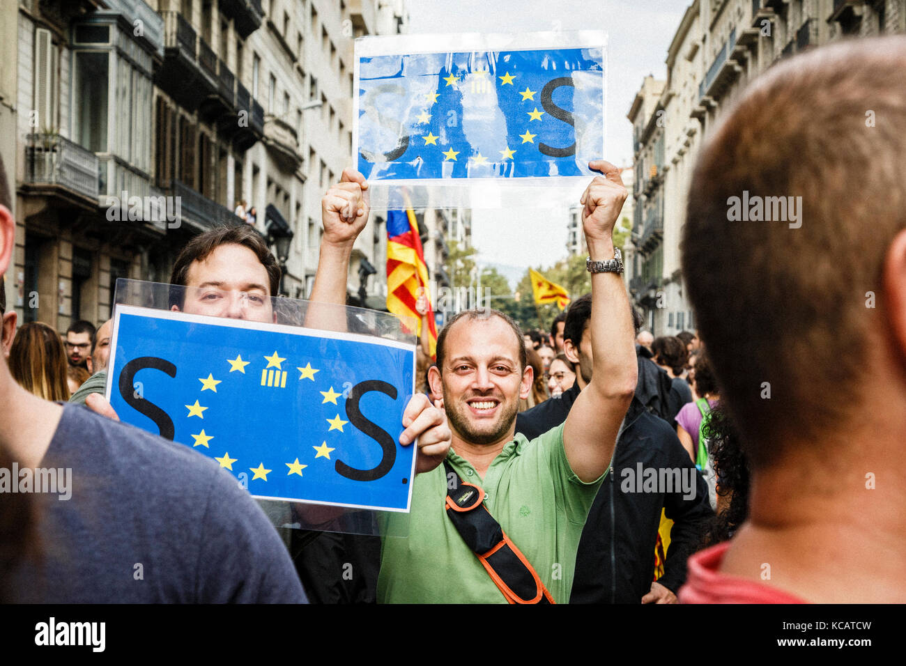 Barcelona, Spain. 3rd Oct, 2017. Demonstrators on the streets during a ...