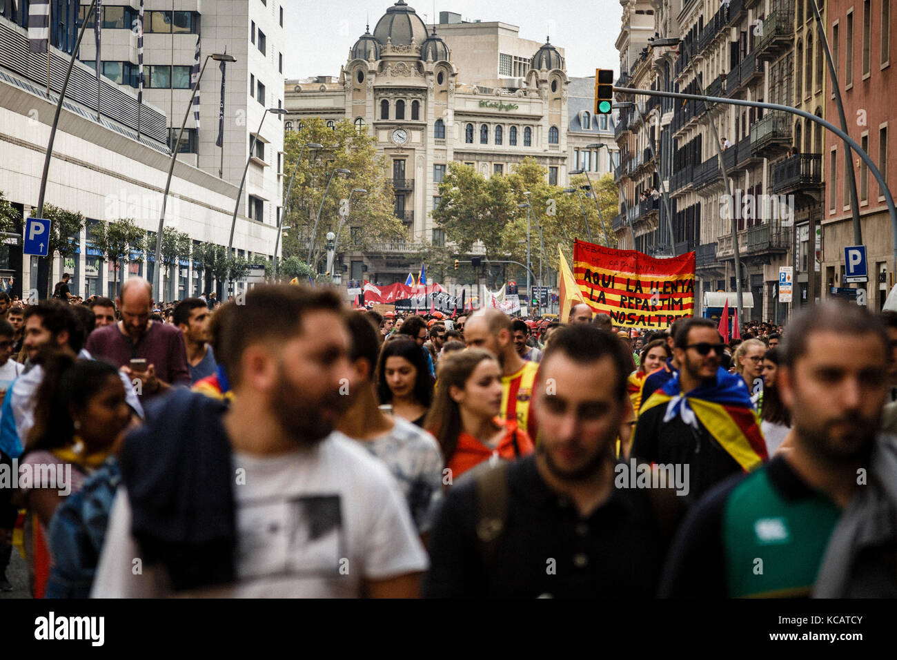 Barcelona, Spain. 3rd Oct, 2017. Demonstrators on the streets during a ...