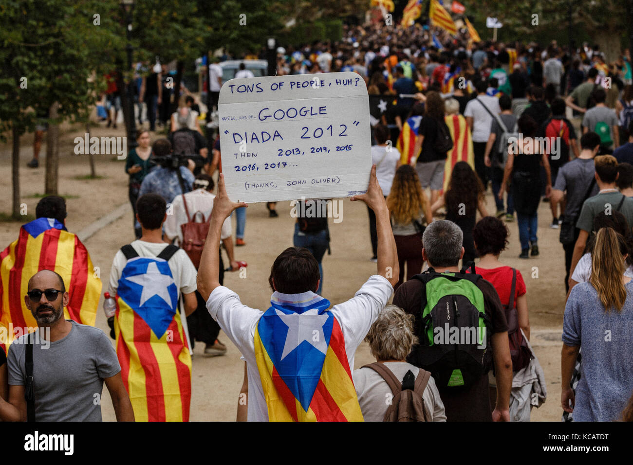 Barcelona, Spain. 3rd Oct, 2017. Demonstrators on the streets during a ...