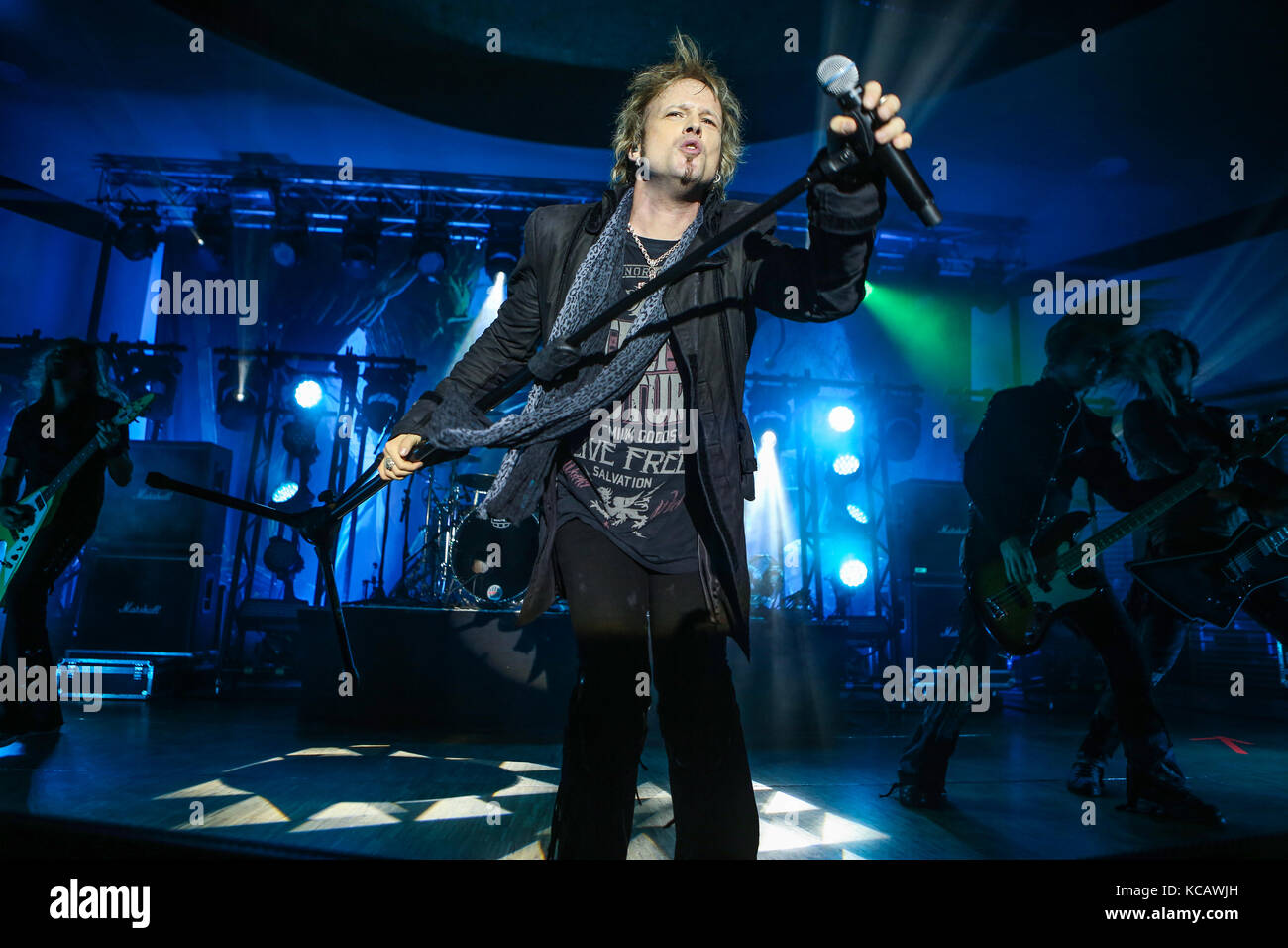 Heavy metal singer hi-res stock photography and images - Alamy