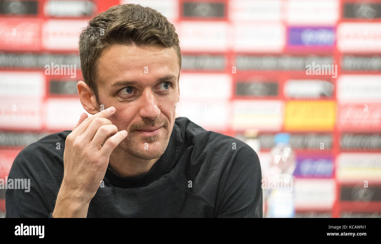 Stuttgart, Germany. 4th Oct, 2017. VfB Stuttgart captain Christian ...