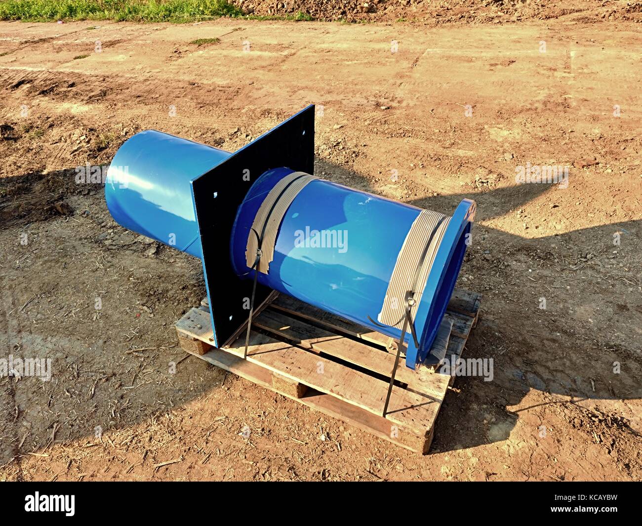 Detail of 500mm big new drink water joint unit with screws and nuts ...