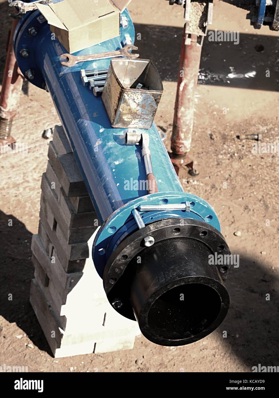 Connection HDPE pipe and main steel pipeline, gate valve.Welded plastic ...