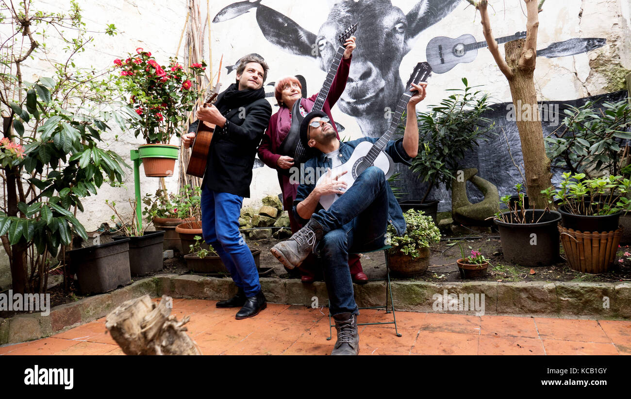 FACES PLACES, (aka VISAGES, VILLAGES), center and right, Agnes Varda ...