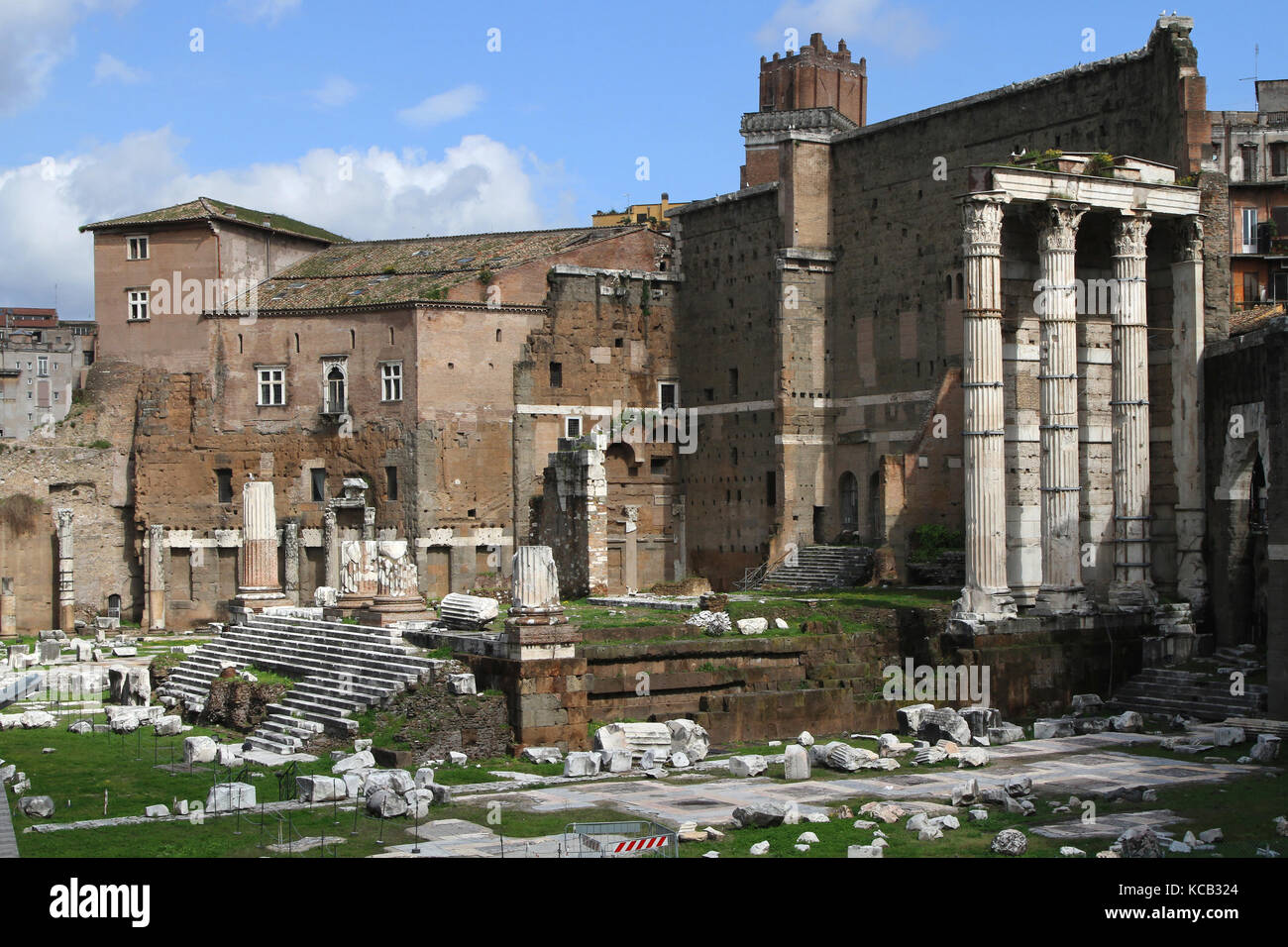 The Imperial Fora (Fori Imperiali in Italian) consist of a series of ...