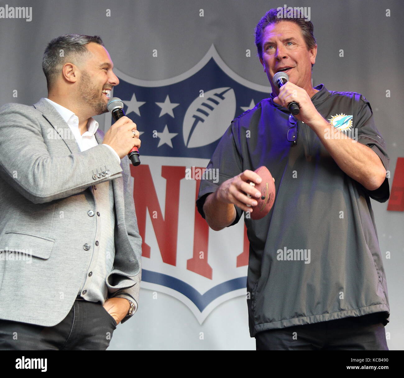 London, UK. Darren Fletcher and Dan Marino at the NFL on Regent Street ...