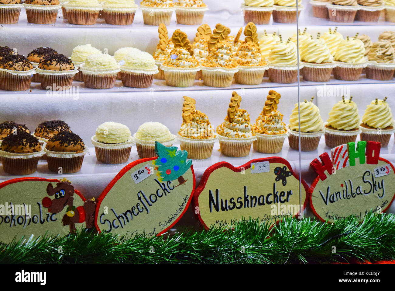 Souvenir stand vienna hi-res stock photography and images - Alamy