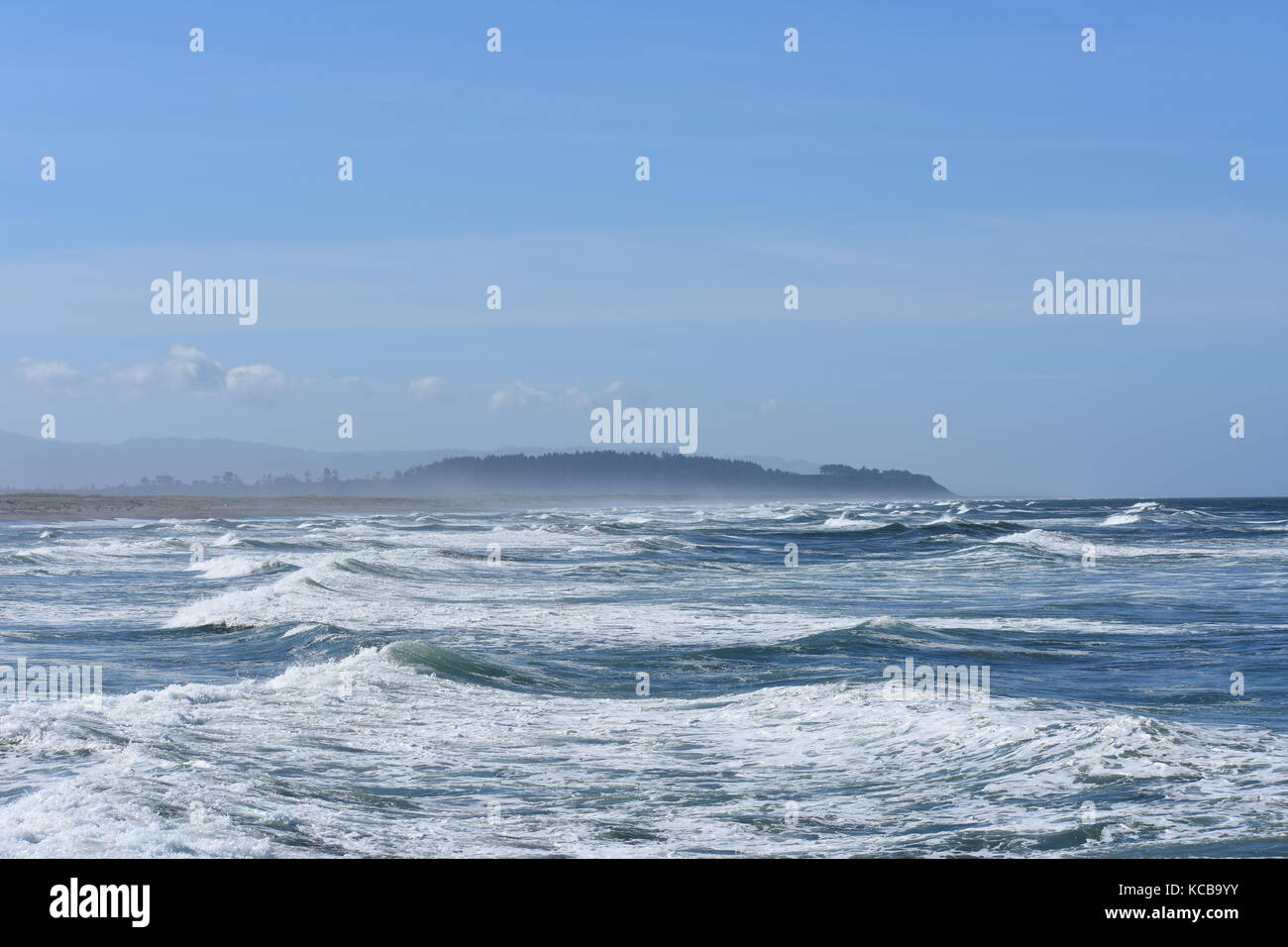 Pacific Ocean Shoreline Stock Photo - Alamy