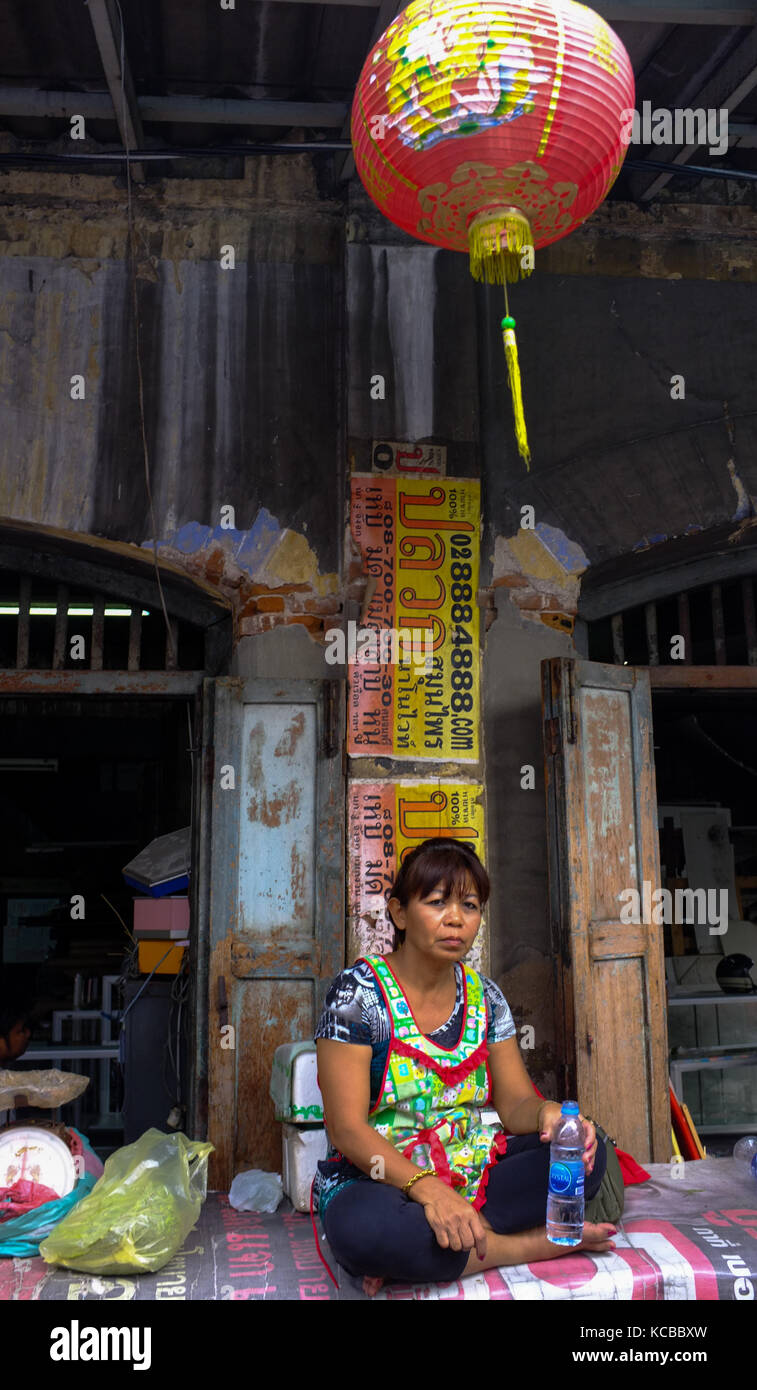 Female shop worker hi-res stock photography and images - Alamy