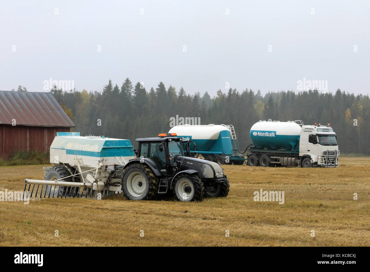 Tractor agricultural equipment valtra hi-res stock photography and ...