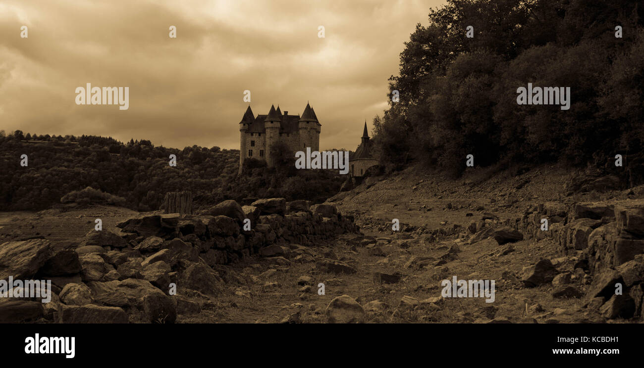 The castle "Chateau de Val" in the Auvergne Stock Photo - Alamy