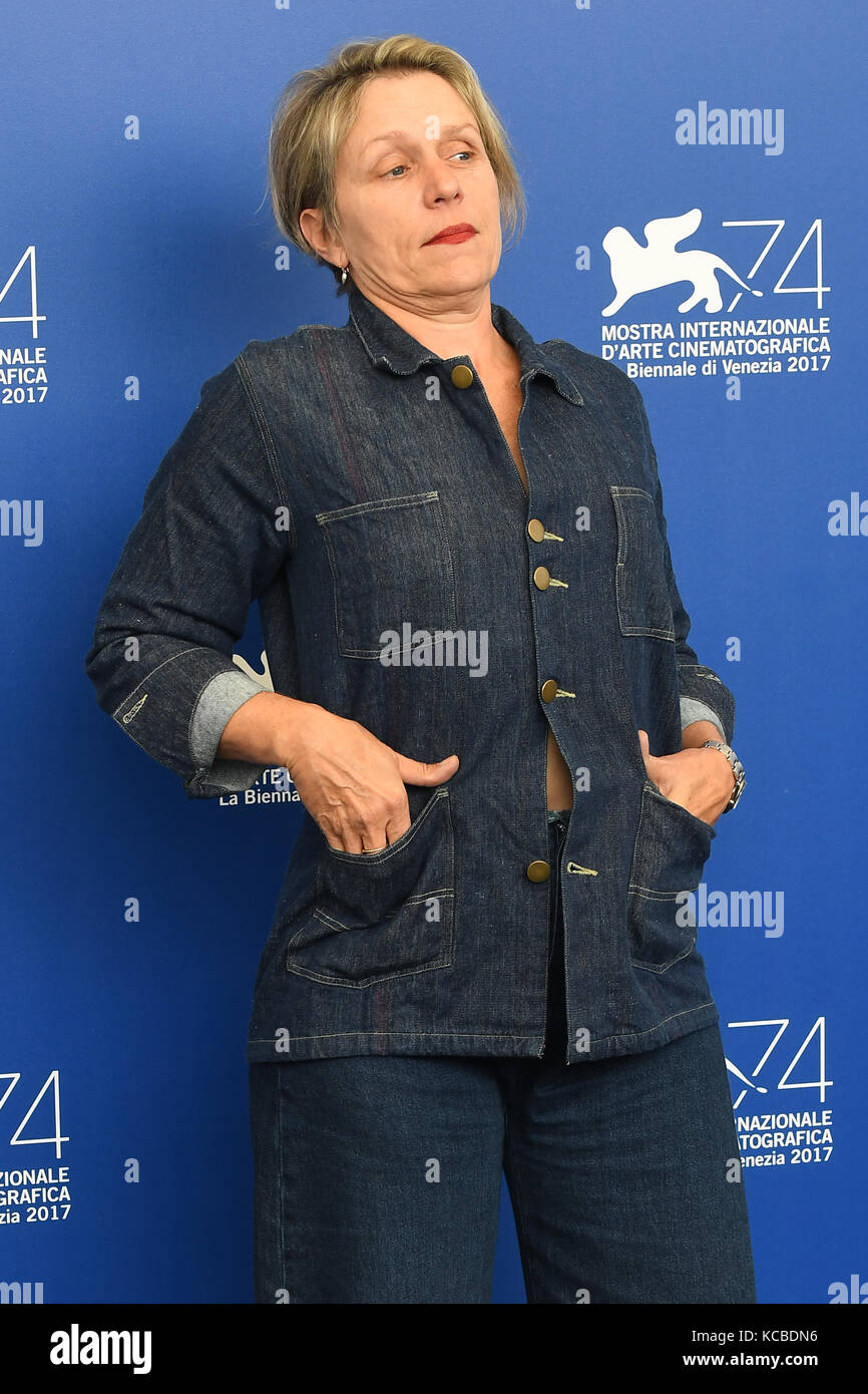 Three billboards outside ebbing frances hi-res stock photography and ...