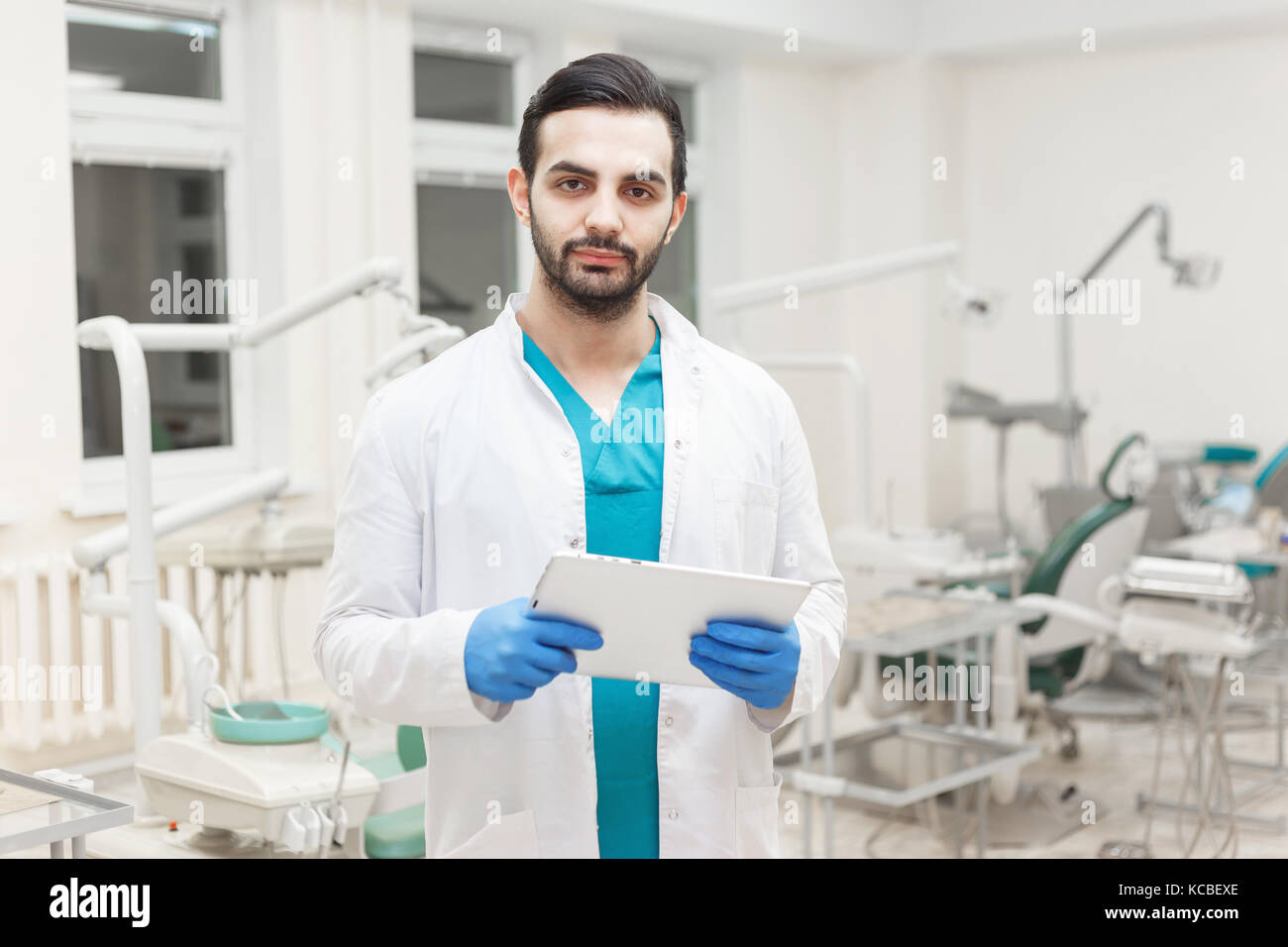 Portrait of young modern doctor with electronic tablet Stock Photo - Alamy