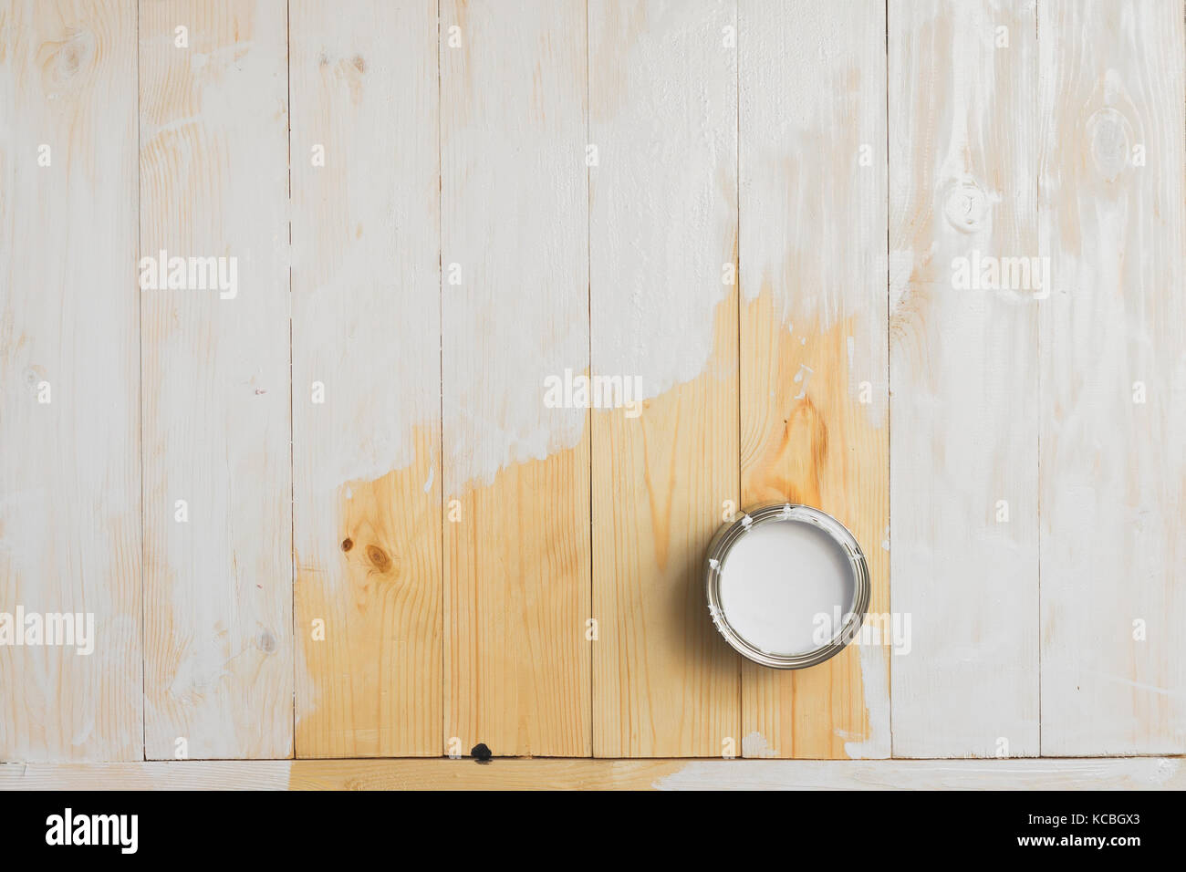 Open a paint can hi-res stock photography and images - Alamy