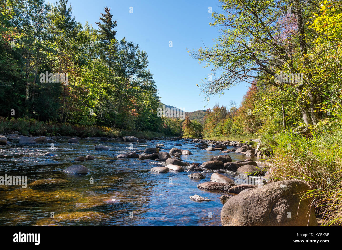 Yellow river rocks hi-res stock photography and images - Alamy