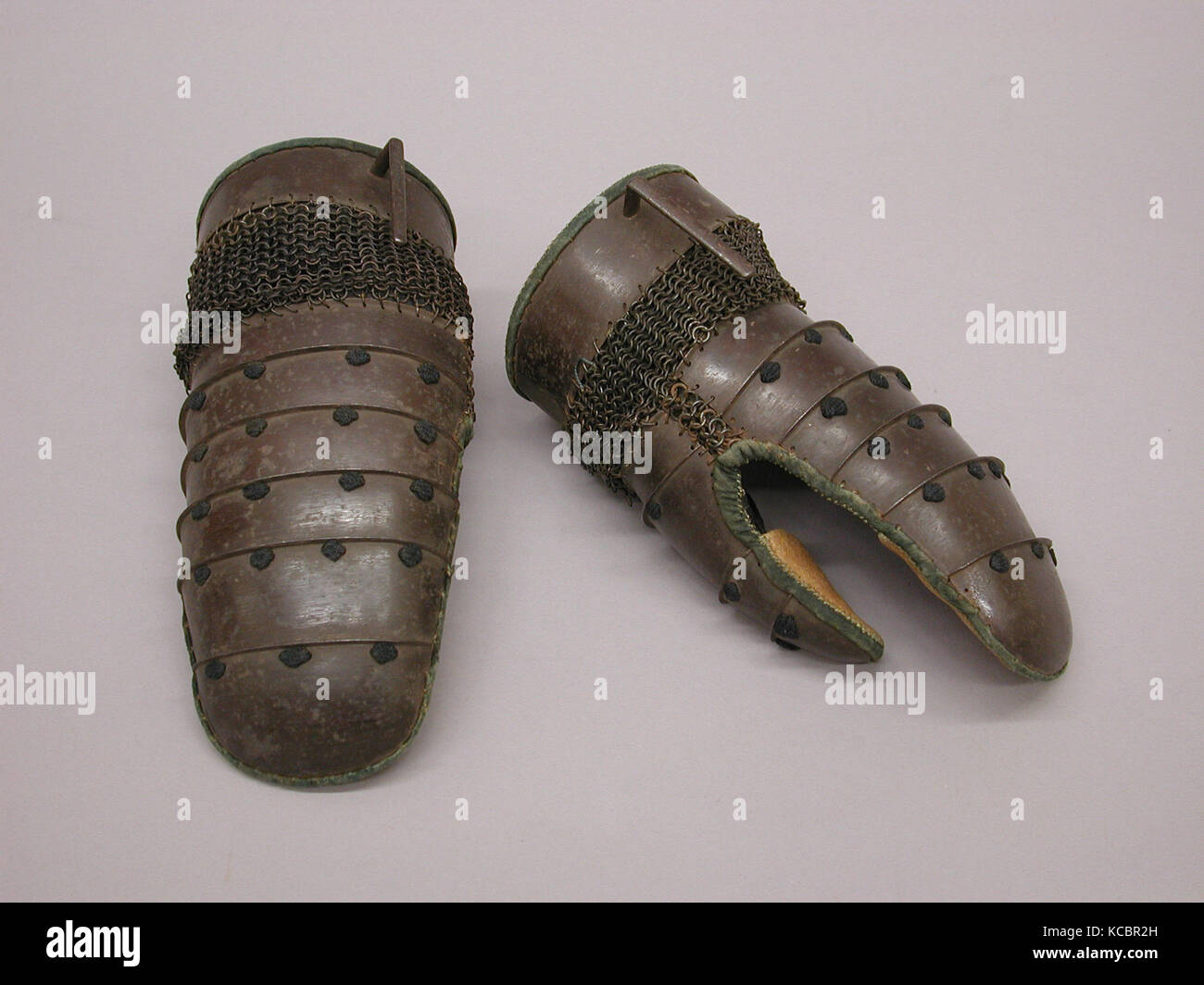 Gauntlets hi-res stock photography and images - Alamy