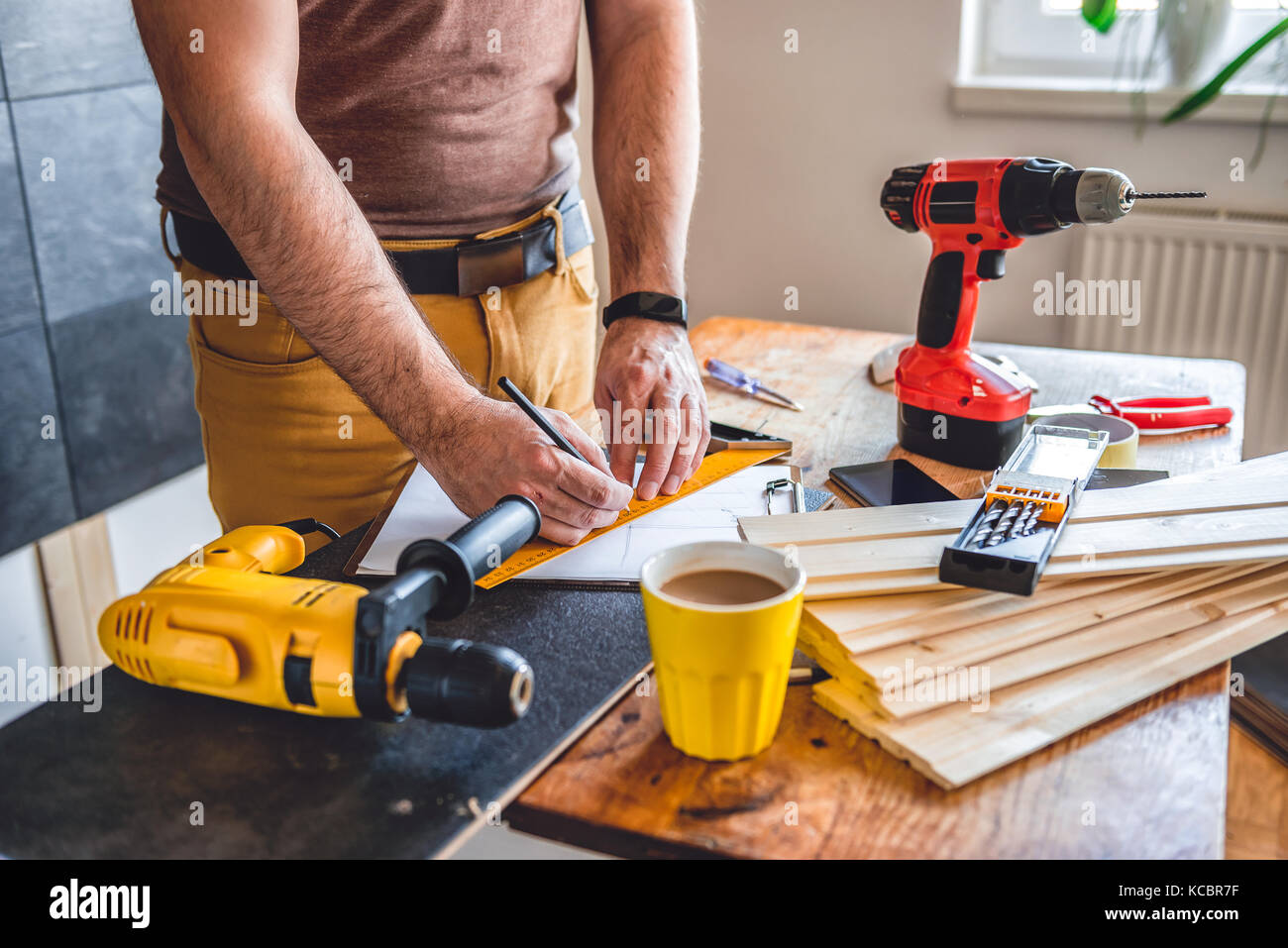 Carpenter making table using hi-res stock photography and images - Alamy