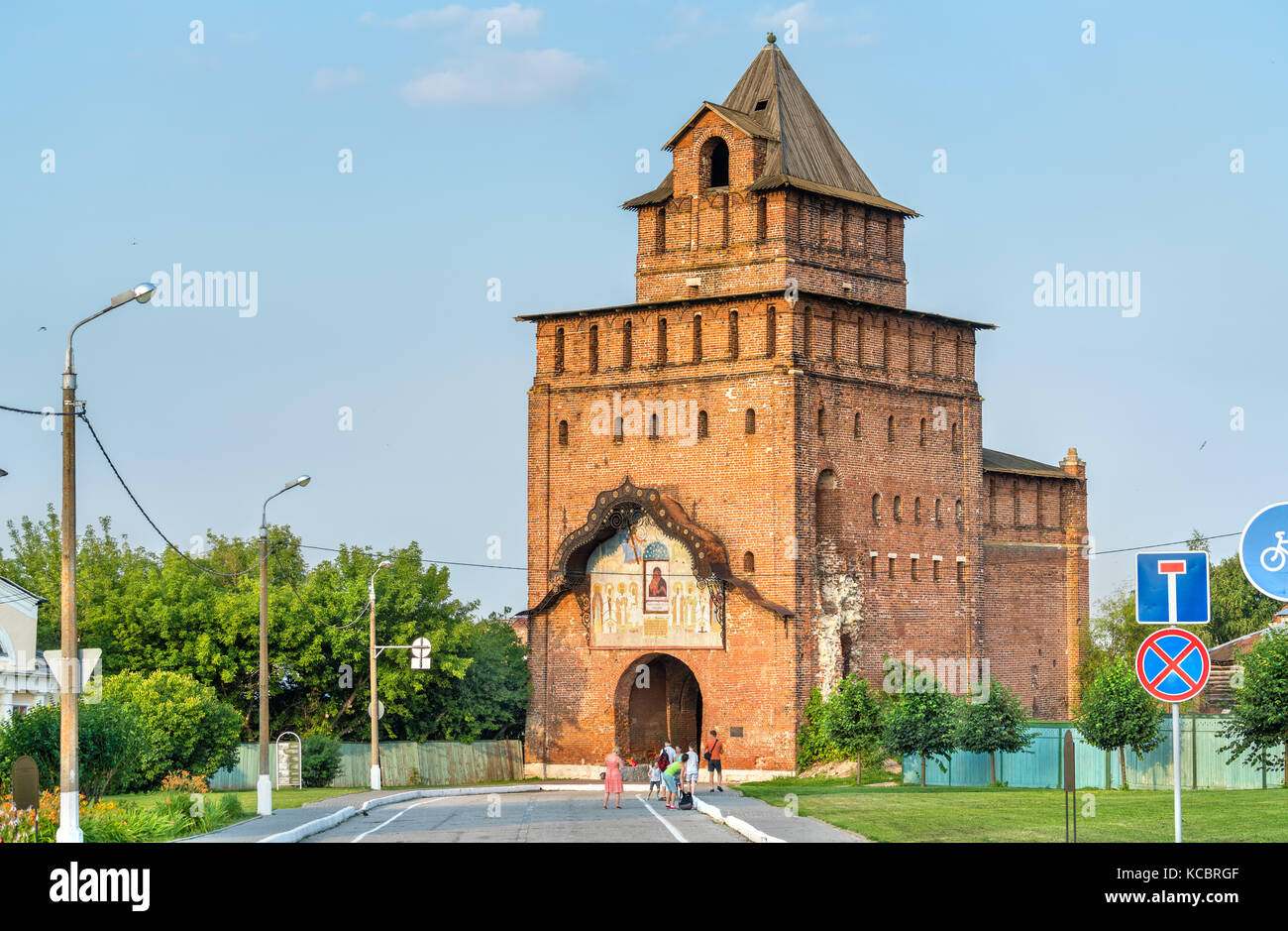 Kremlin entrance gate hi-res stock photography and images - Alamy