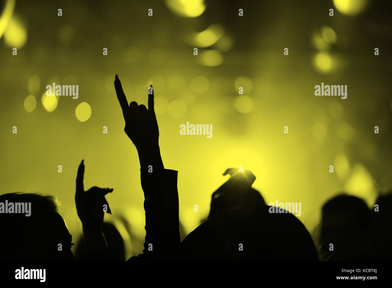Hands up crowd bar hi-res stock photography and images - Alamy