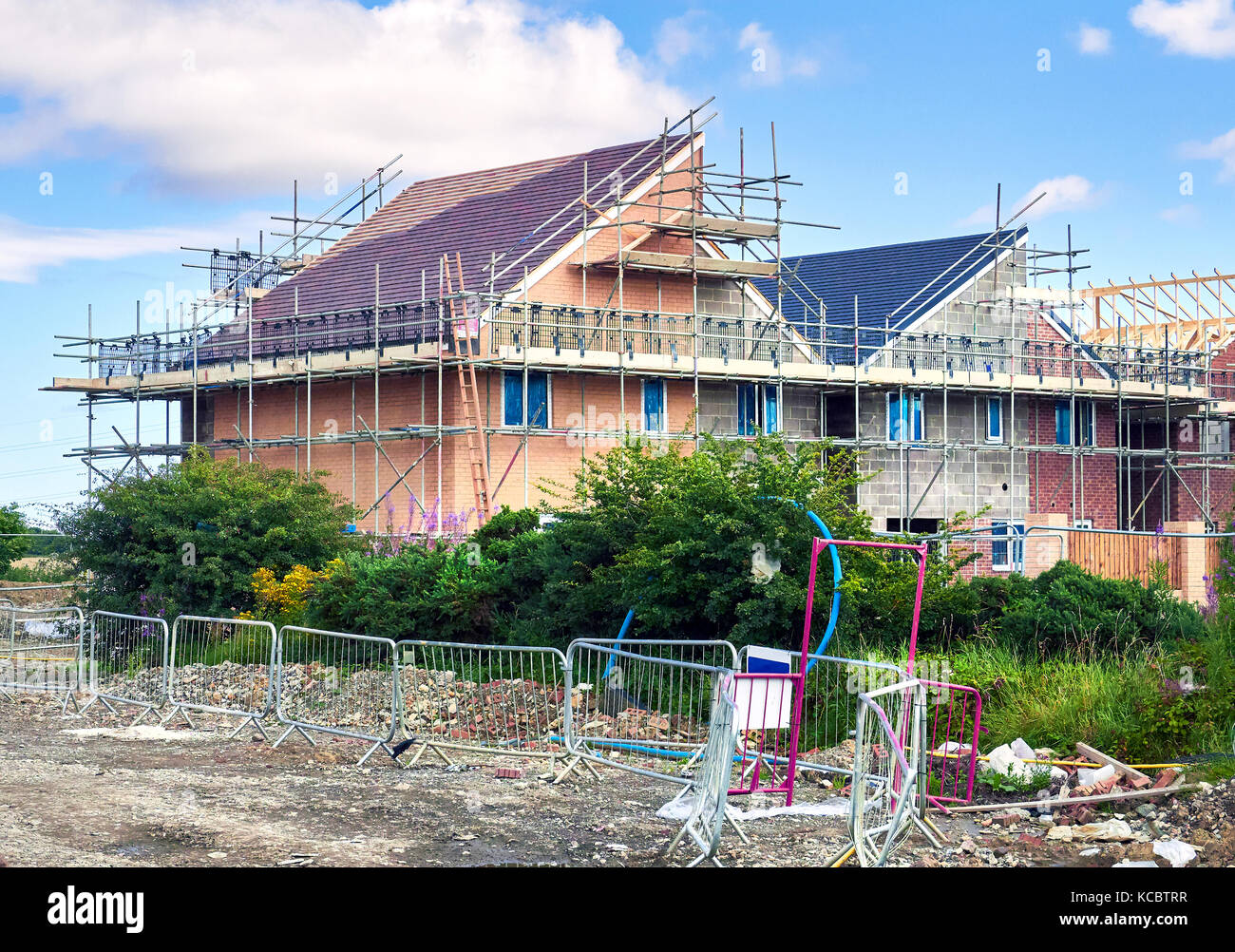 Newly built homes in a residential estate in England Stock Photo - Alamy