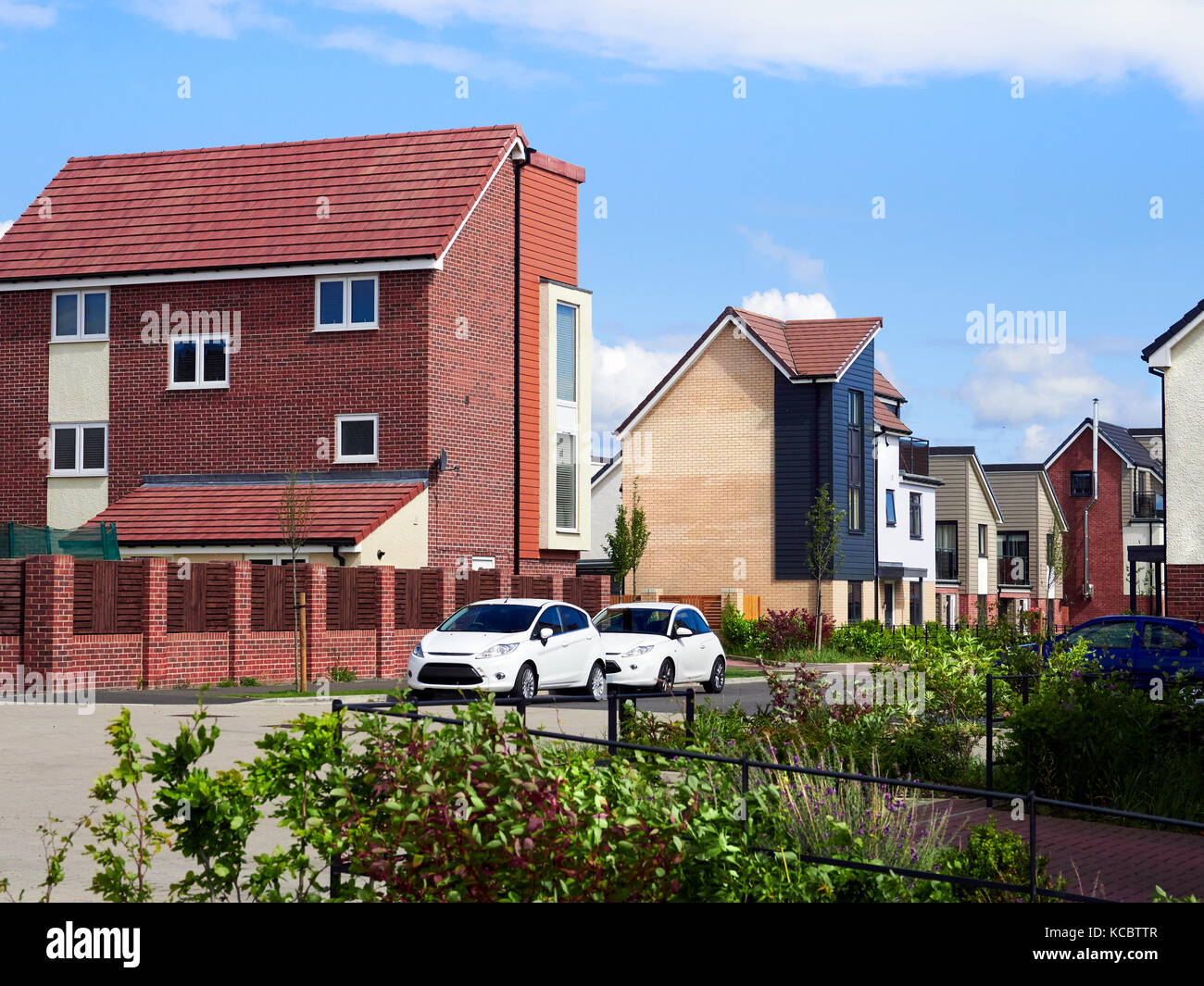 Newly built homes in a residential estate in England Stock Photo - Alamy