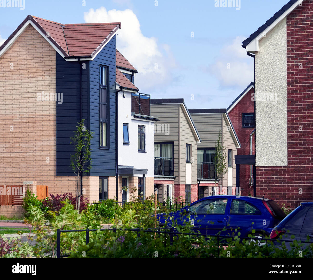 Newly built homes in a residential estate in England Stock Photo - Alamy