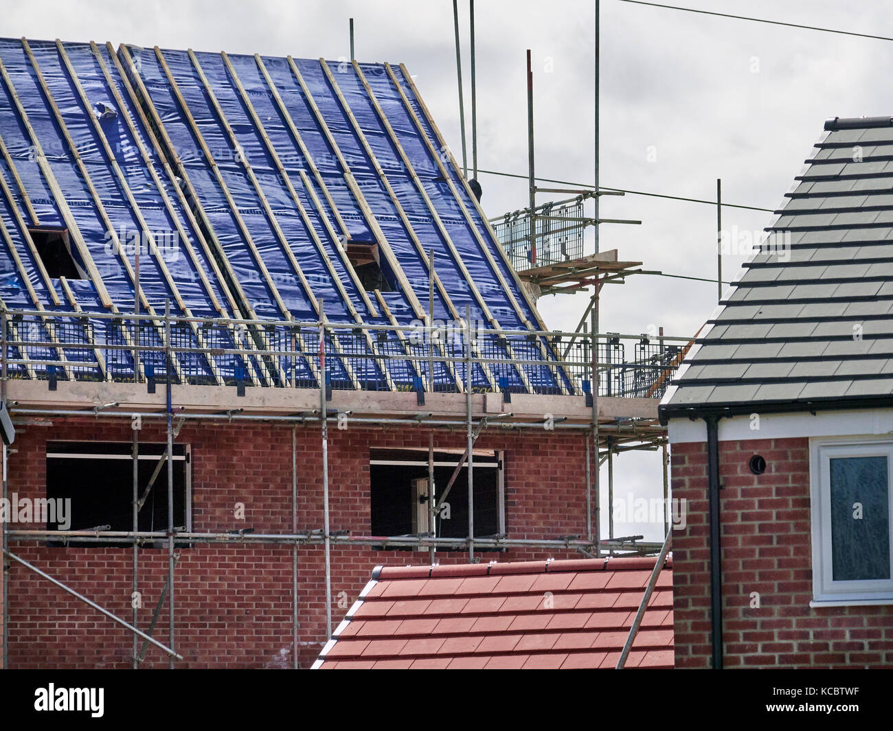 Newly built homes in a residential estate in England Stock Photo - Alamy