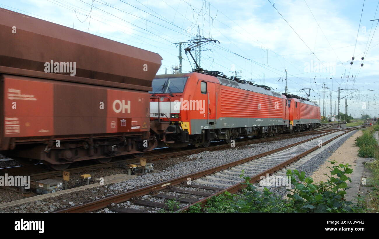 Pair of DB Class 189 EuroSprinter electric locomotives with ore wagons ...