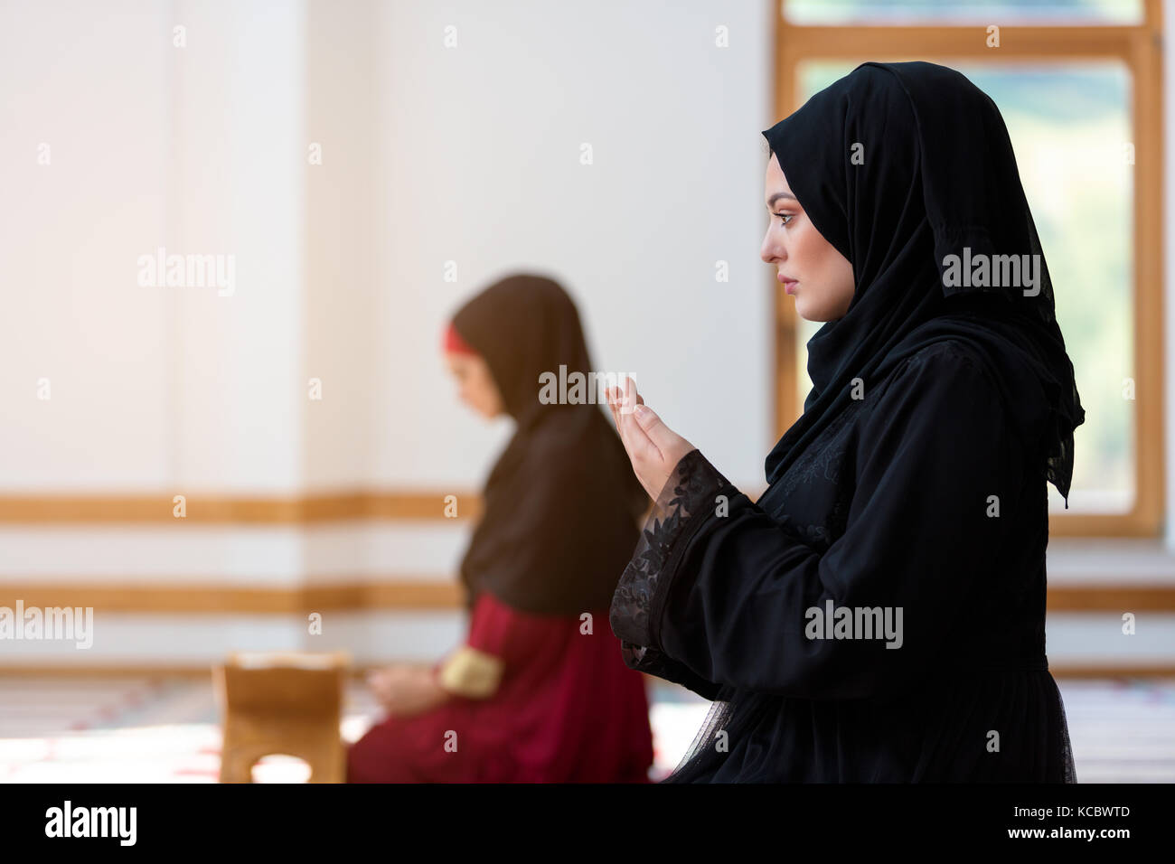 Two Muslim women praying Stock Photo - Alamy