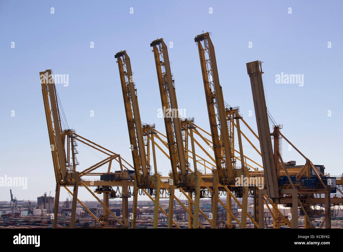 Giant cranes hi-res stock photography and images - Alamy