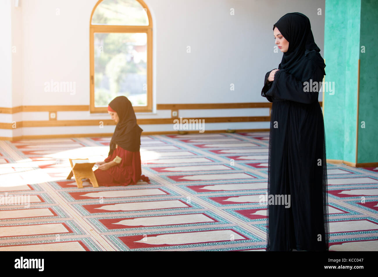 Two Muslim women praying Stock Photo - Alamy