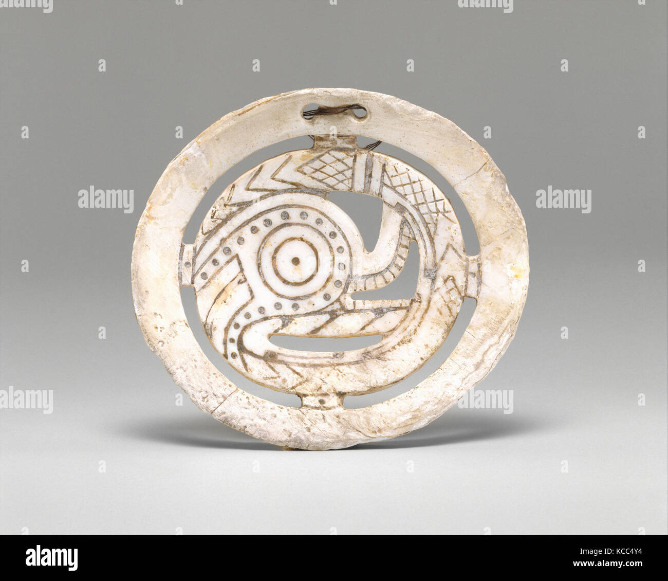 Shell gorget hi-res stock photography and images - Alamy