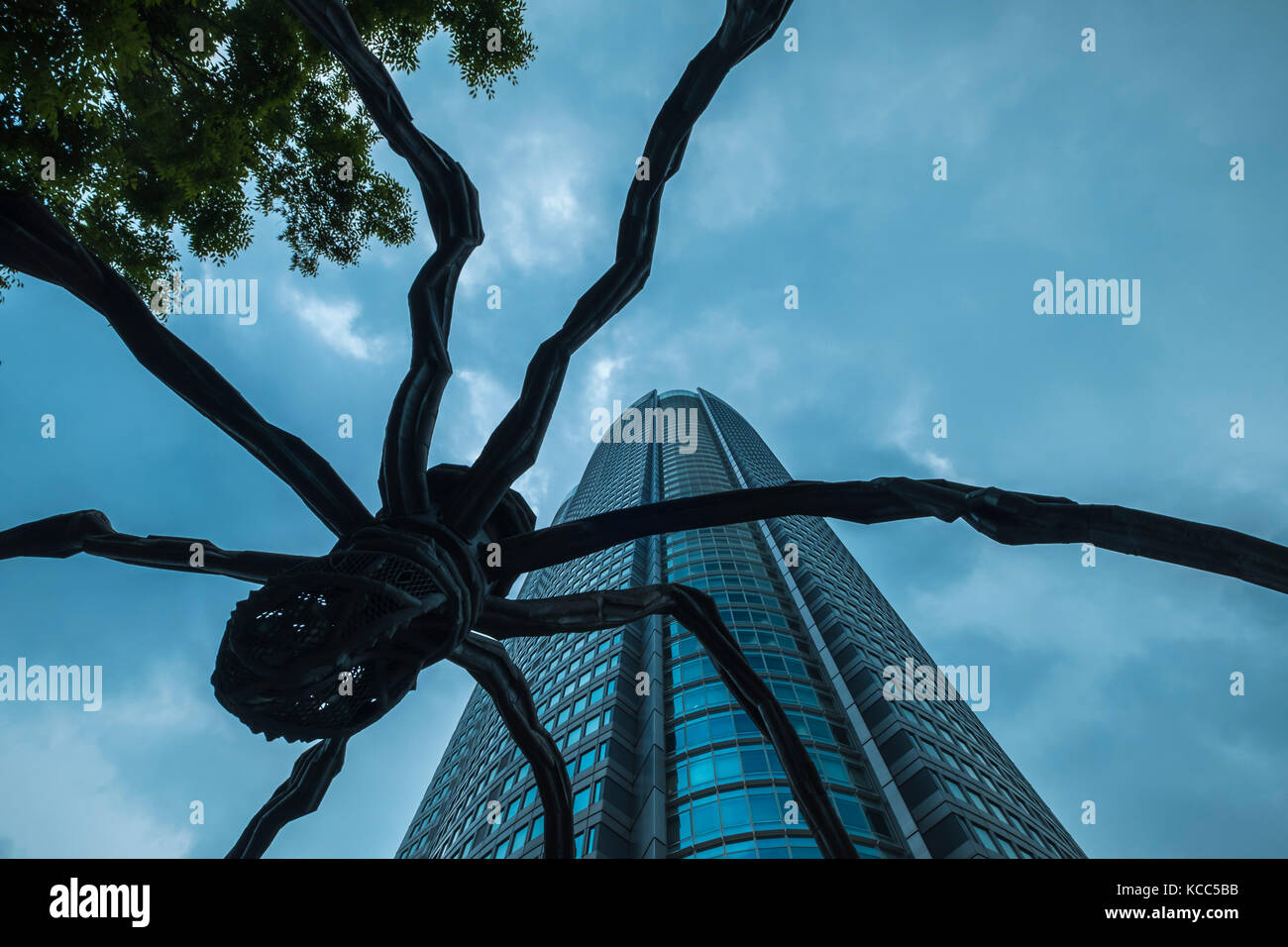 Low angle view of giant spider statue at Roppongi Hills, Tokyo, Japan ...