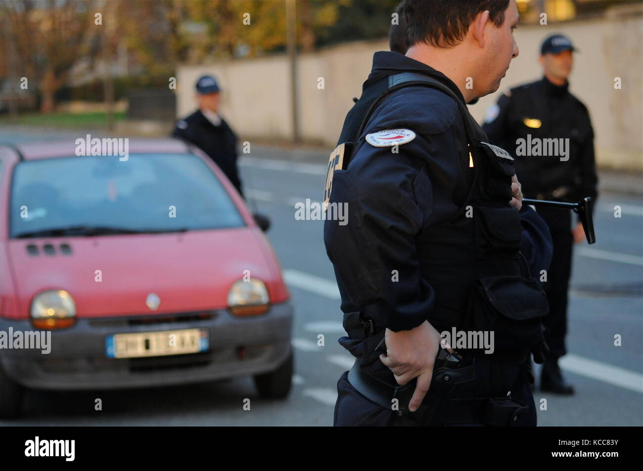 Armed French police officers take part to antiterrorist road control ...