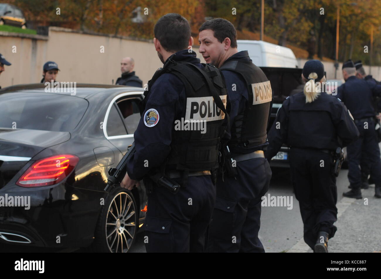 Armed French police officers take part to antiterrorist road control ...