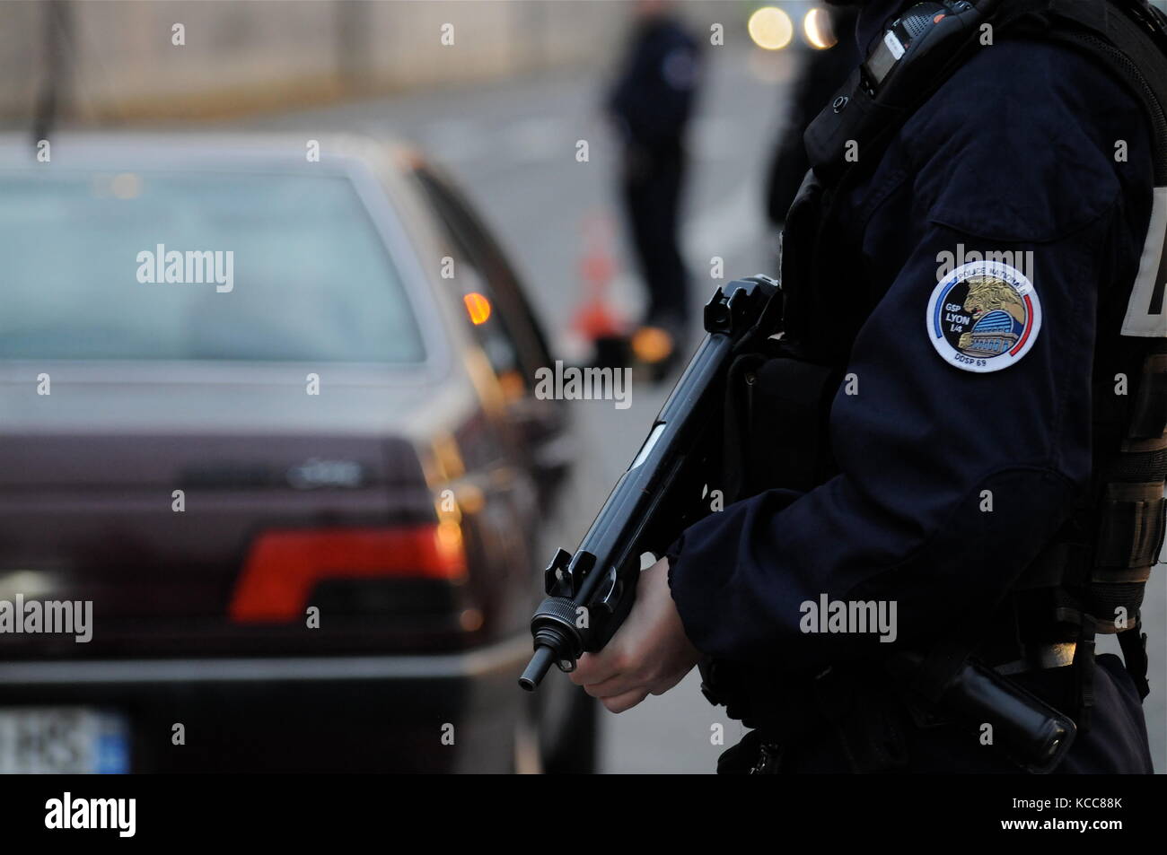 Armed French police officers take part to antiterrorist road control ...
